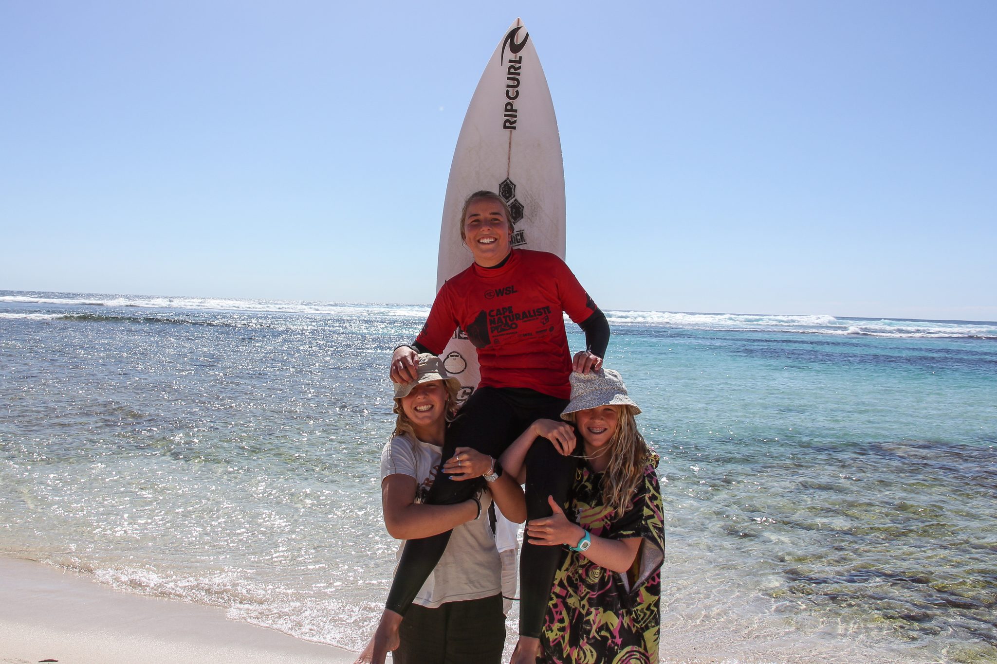 TAJ STOKES & ELLIE HARRISON CLAIM VICTORY IN PUMPING WAVES AT THE CAPE ...