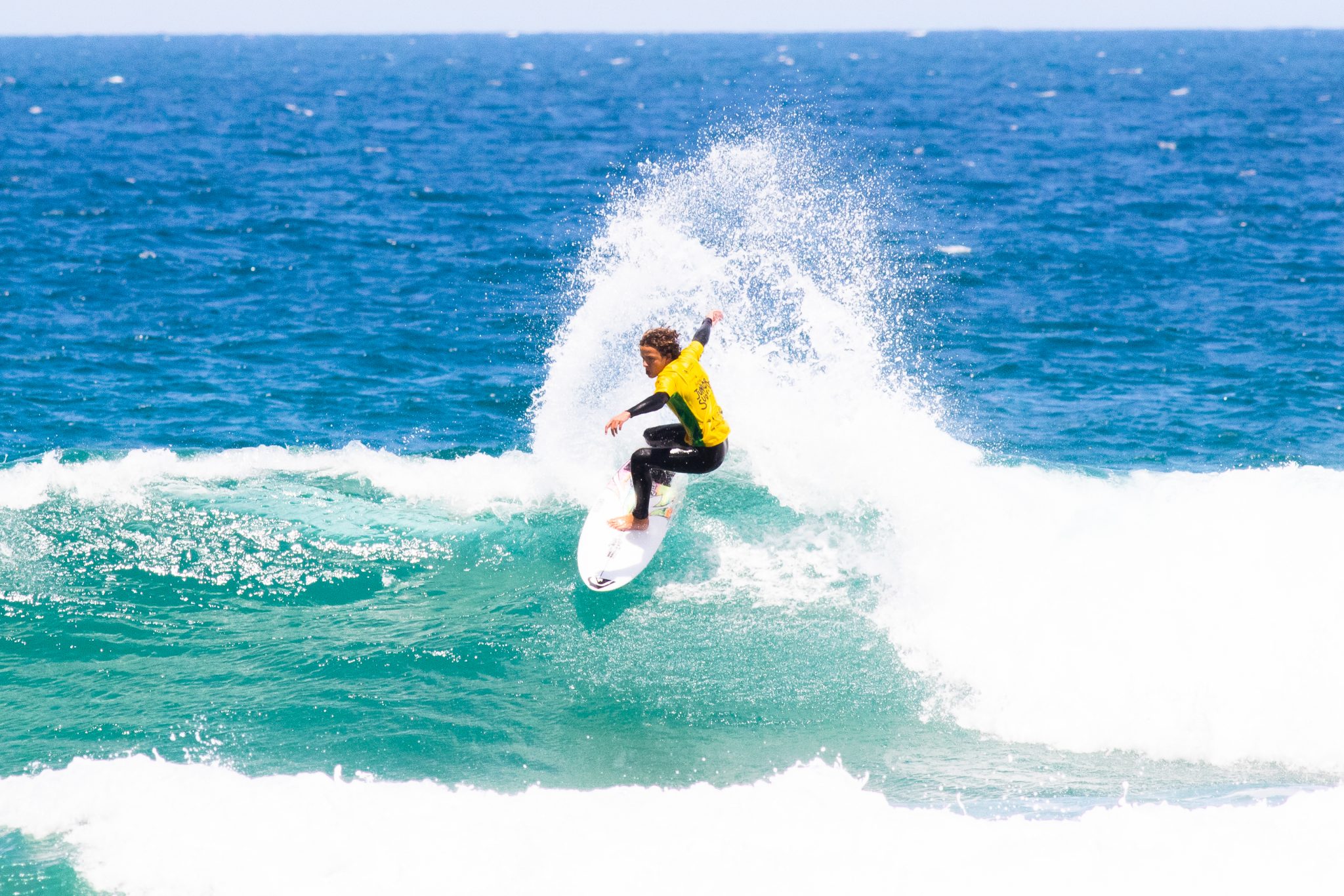 Exciting finals action at the Woolworths Australian Junior Surfing ...