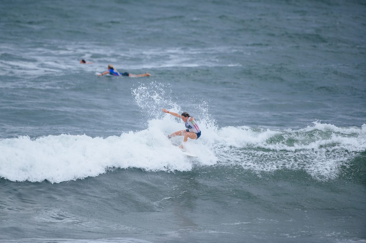 India Robinson qualifies for the 2022 World Surf League Championship ...